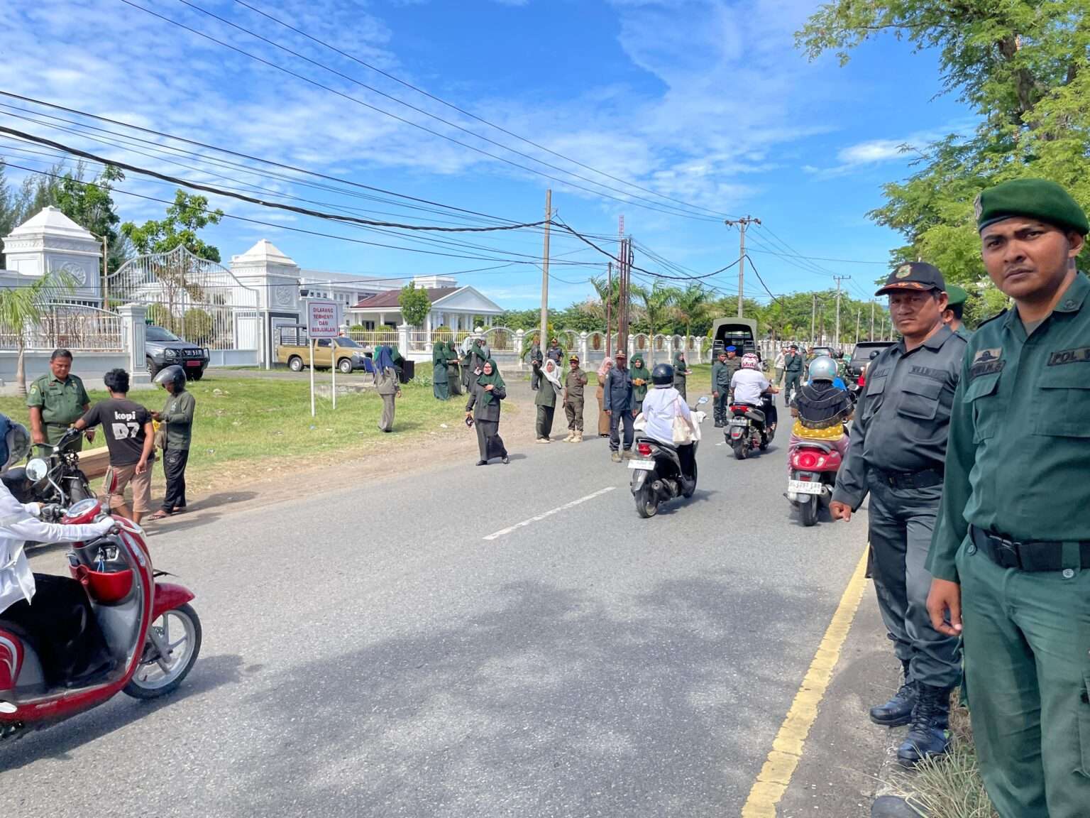 Satpol PP dan WH Aceh Besar Gelar Razia Gabungan Busana Islami