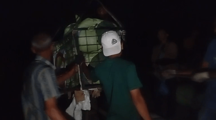 Ikhtiar Menembus Warga Terisolasi dengan Katrol Penyelamat